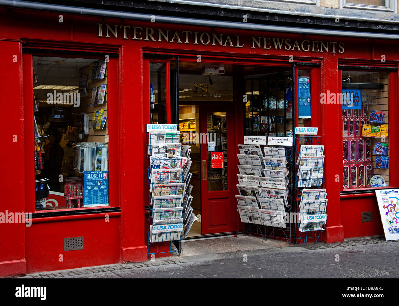 Newsagent newspapers uk hi-res stock photography and images - Alamy