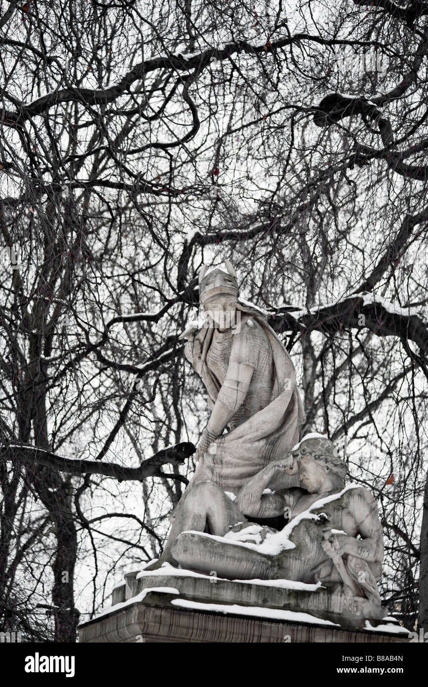 Statue of winter hi-res stock photography and images - Alamy