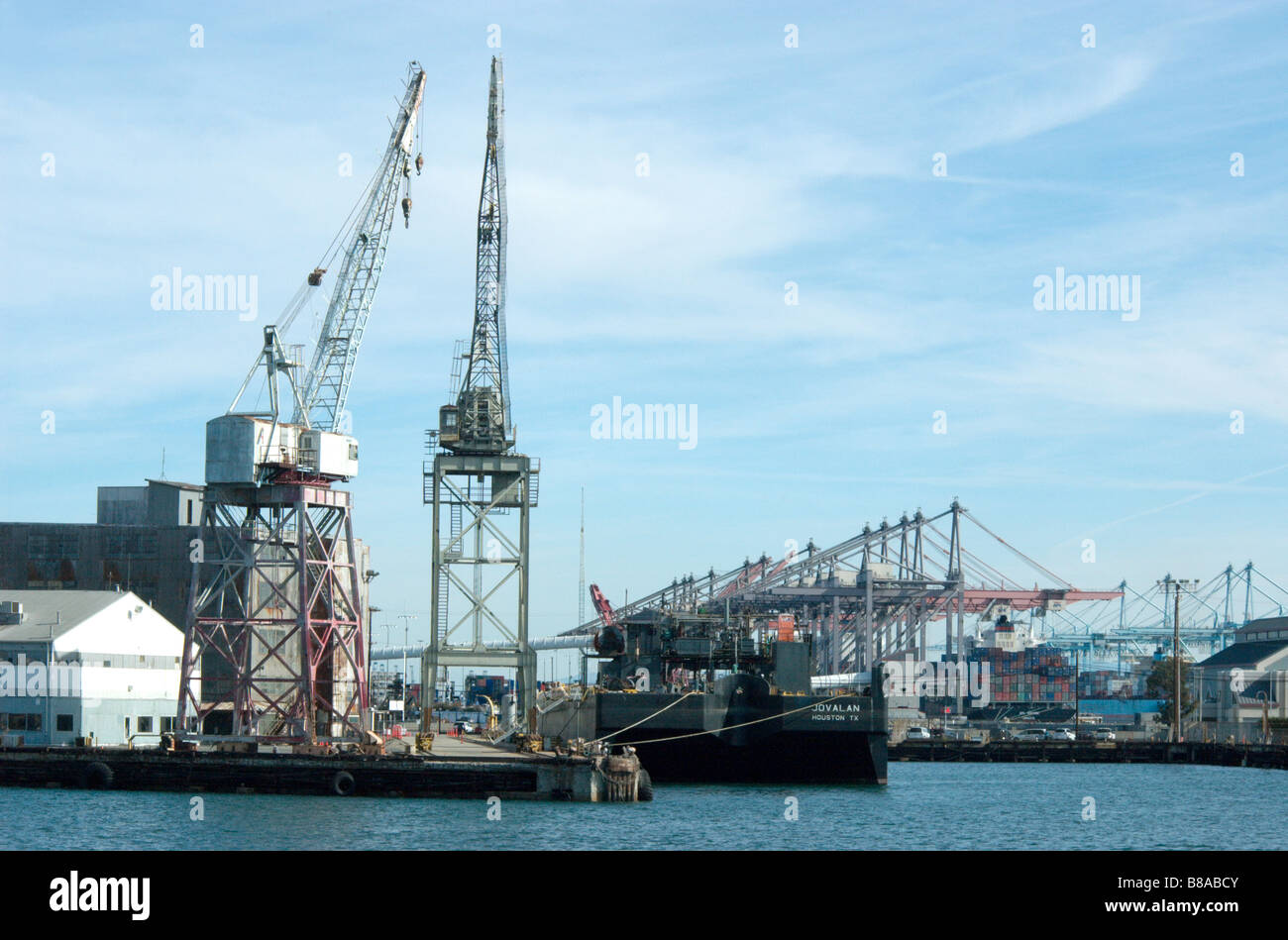 Loading dock and cranes in the Port of Los Angeles Stock Photo - Alamy