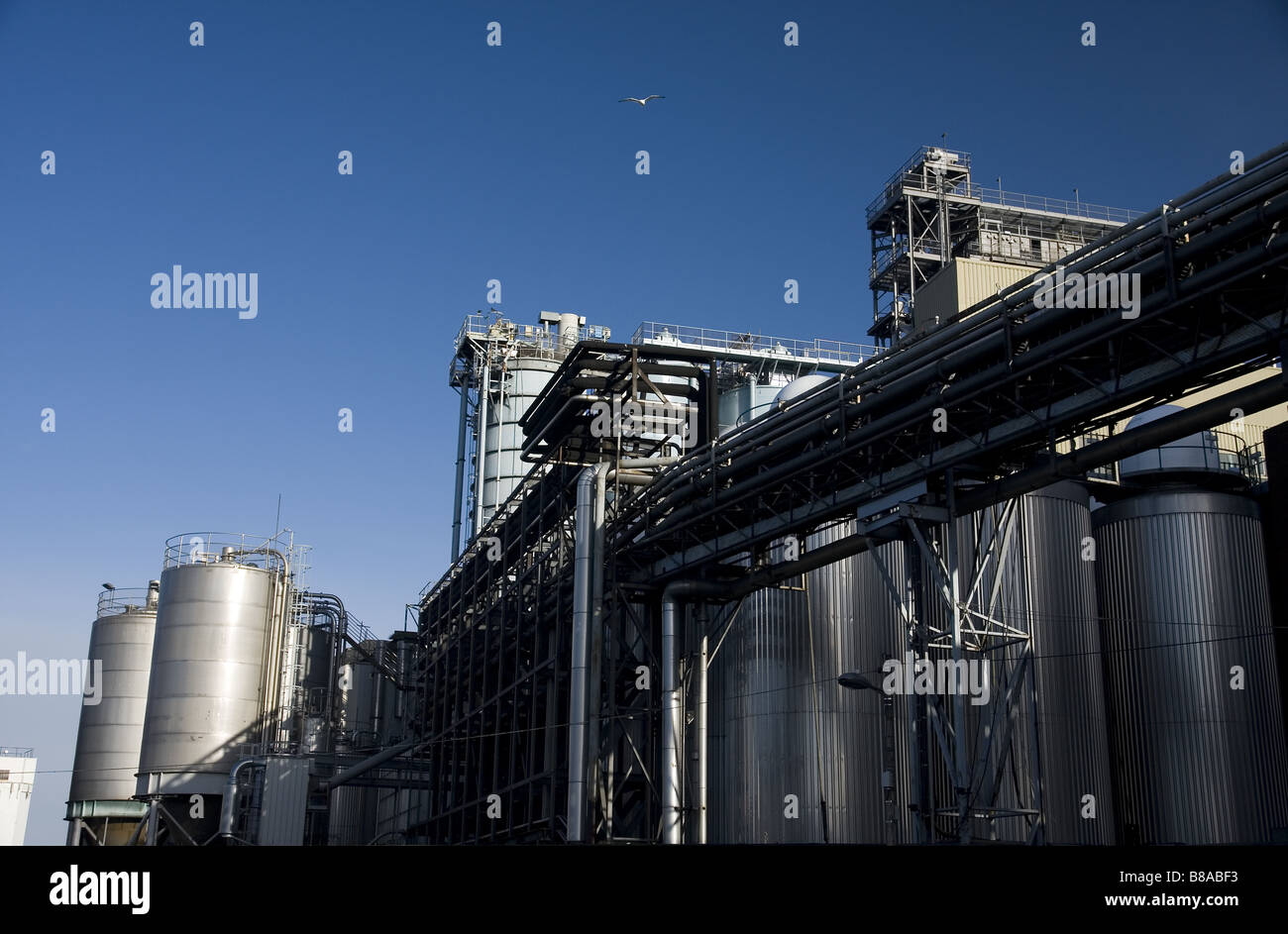Silver silos hi-res stock photography and images - Alamy