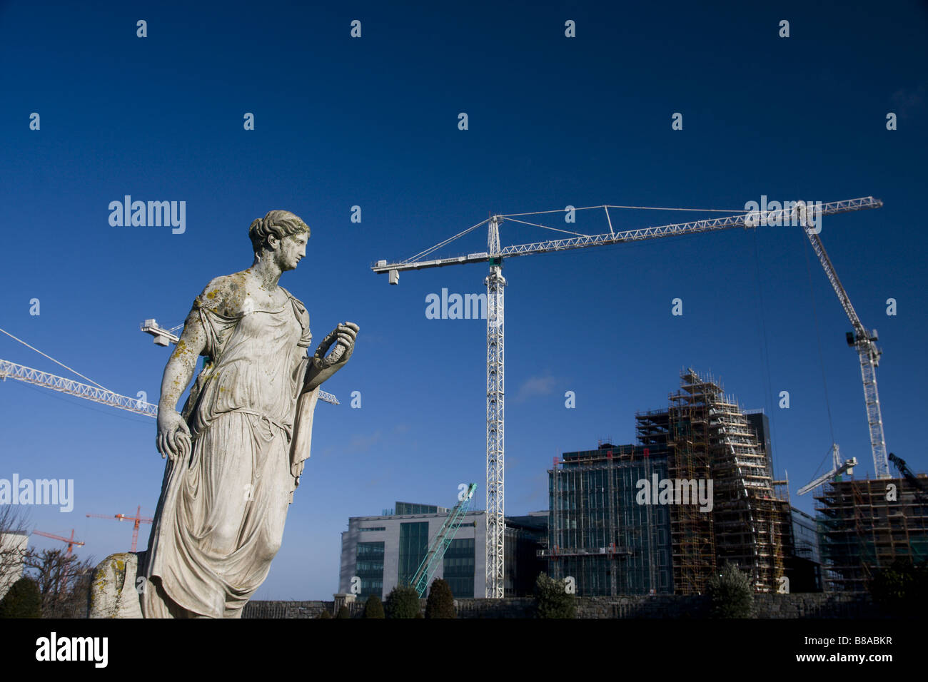 Statue of progress hi-res stock photography and images - Alamy