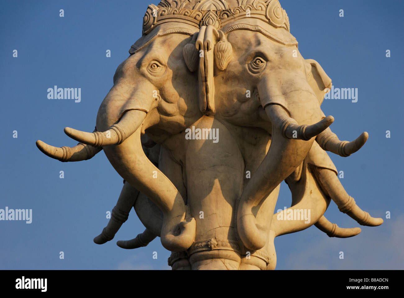 Asian elephant statue hi-res stock photography and images - Alamy