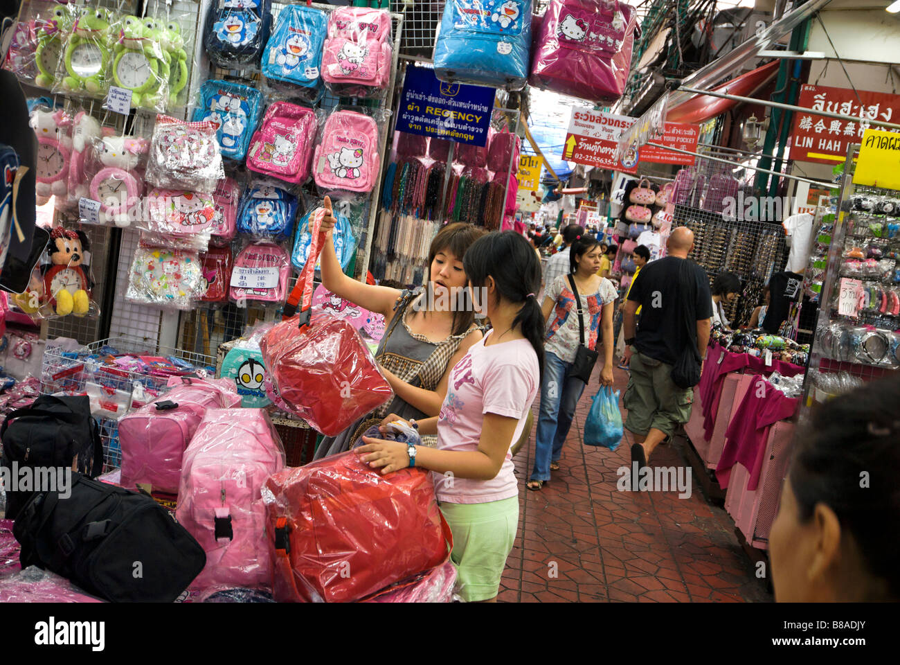 Young girls shopping in alleyway market known as Sampeng Lane Soi Wanit ...