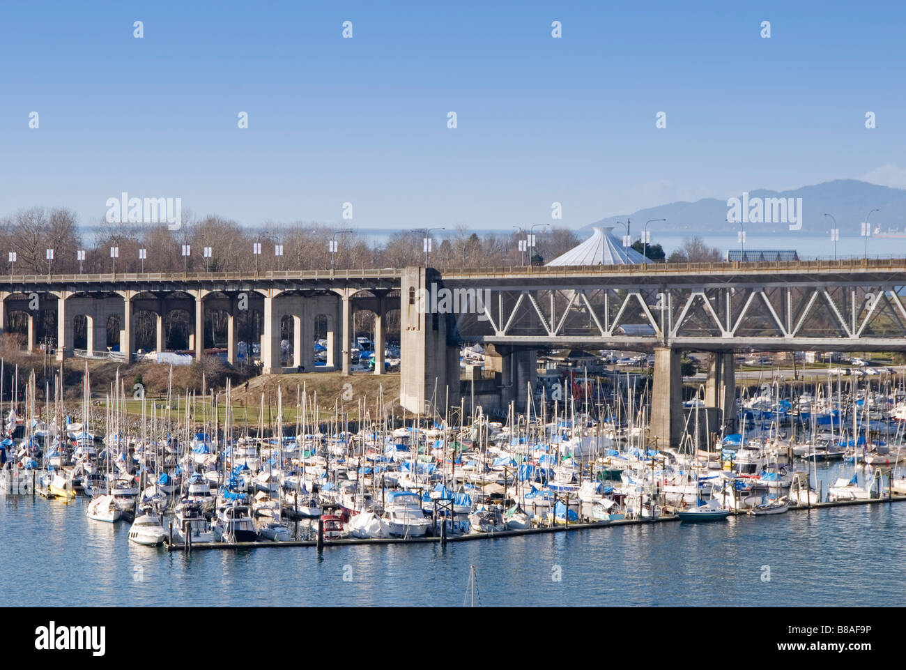 Harbor marina bridge ocean leisure boats hi-res stock photography and ...