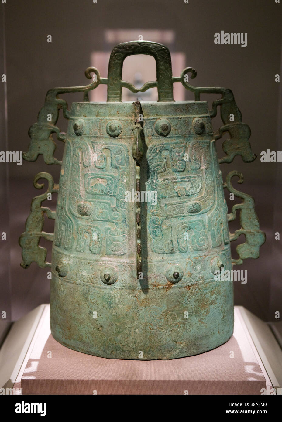 Zhou dynasty bronze bell hi-res stock photography and images - Alamy