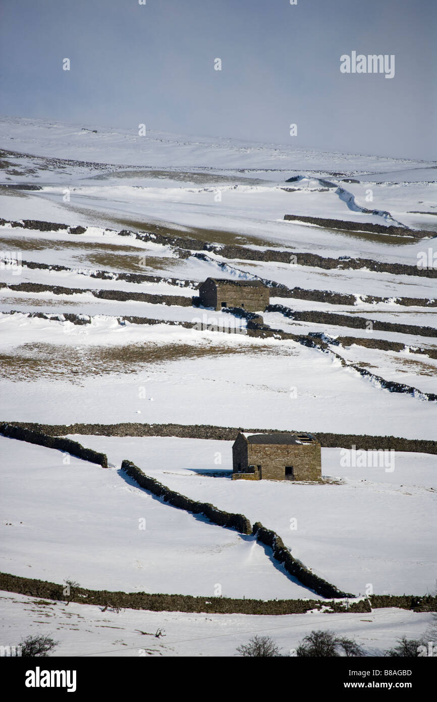 Swaledale barns snow hi-res stock photography and images - Alamy