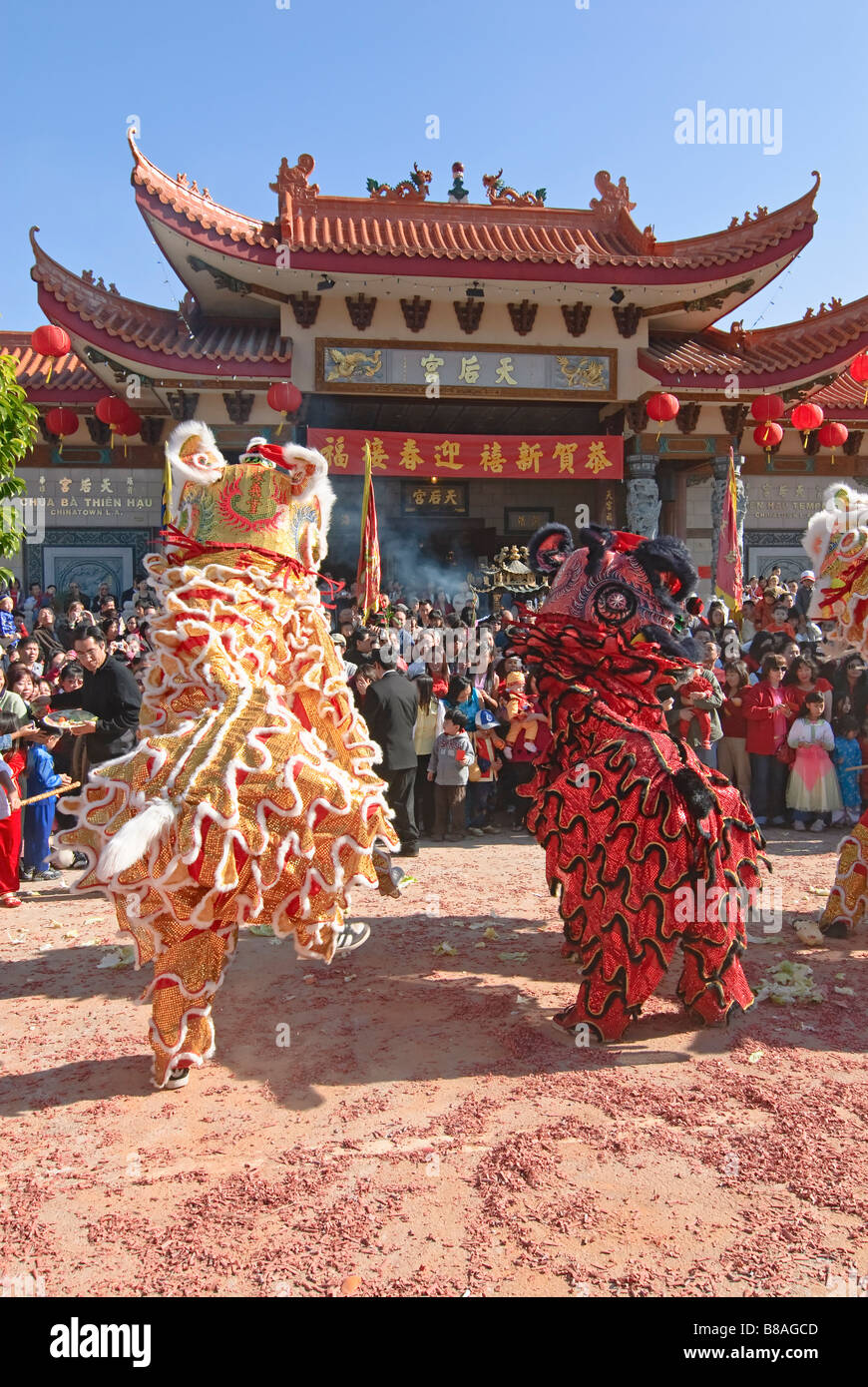 Lion dance demonstration hi-res stock photography and images - Alamy