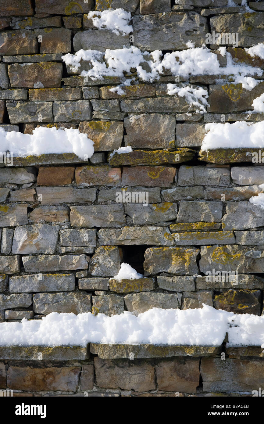 Snow covered barn near Gunnerside Swaledale Stock Photo - Alamy