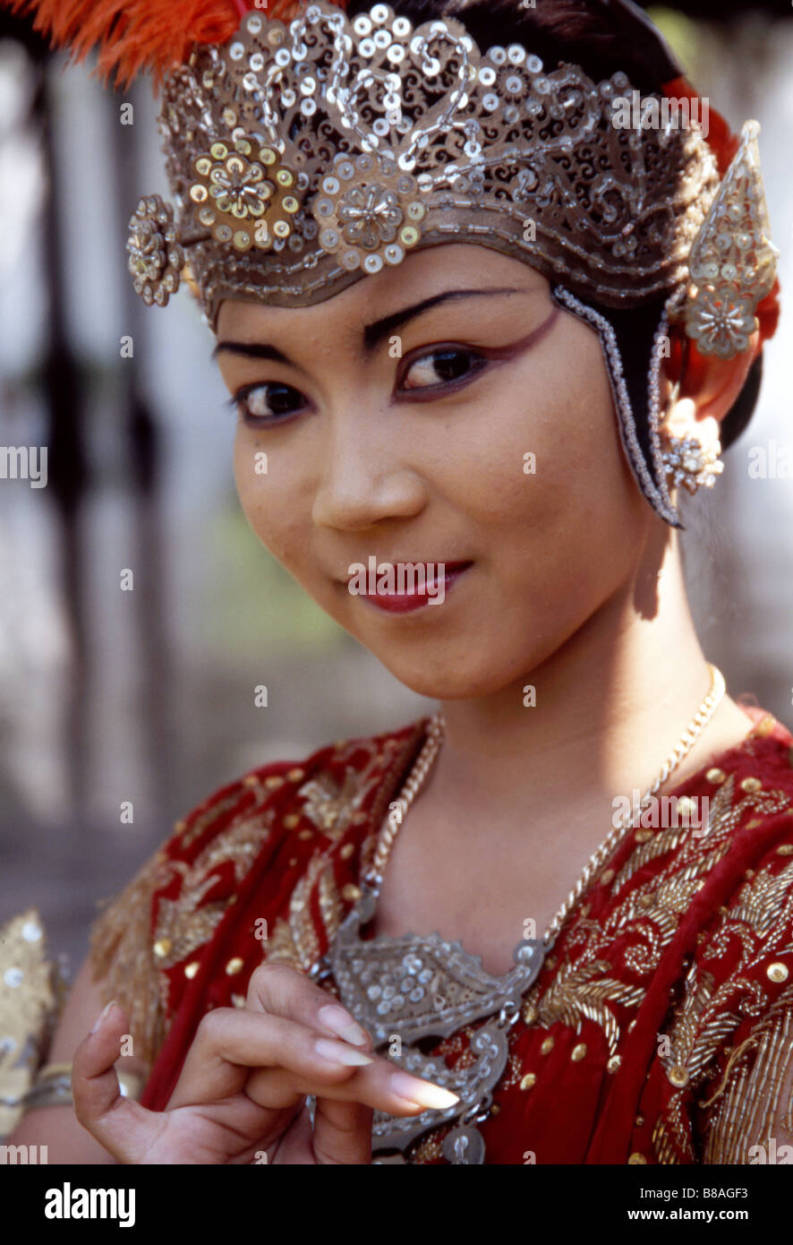 Javanese court dancer Stock Photo - Alamy