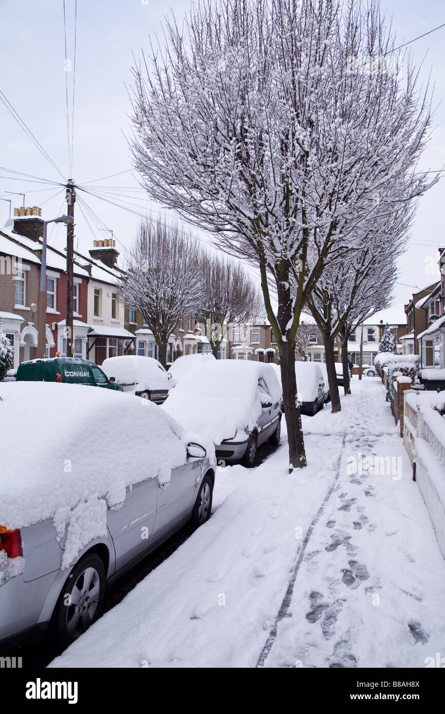 Snow in Leytonstone London 2nd February 2009 Stock Photo - Alamy