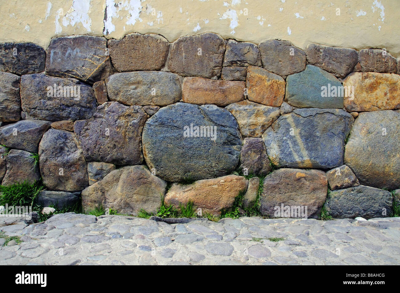 Inca stonework in Ollantaytambo, Peru Stock Photo - Alamy