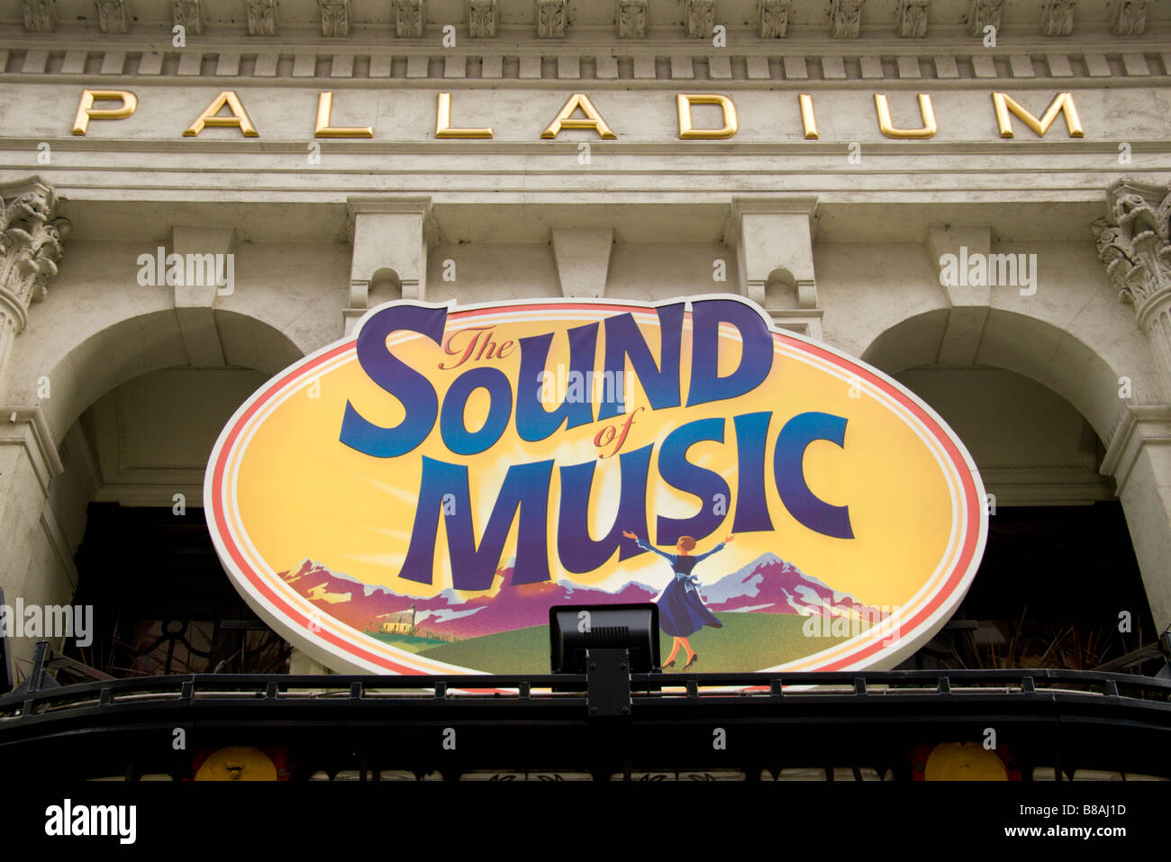 The london palladium theatre hi-res stock photography and images - Alamy