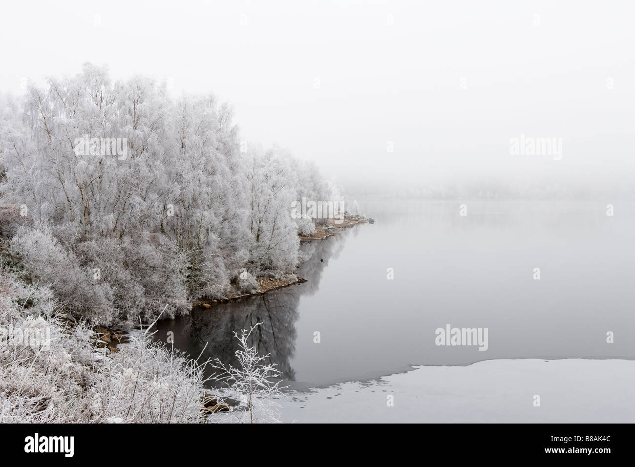Heavy frost and mist over Loch Garry Stock Photo - Alamy