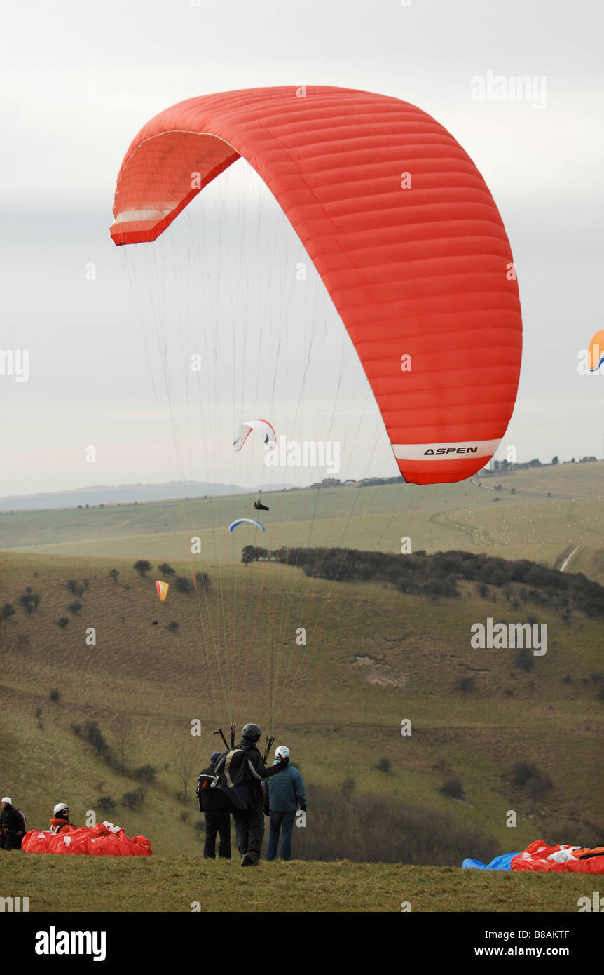Paraglider paragliding paragliders hi-res stock photography and images ...