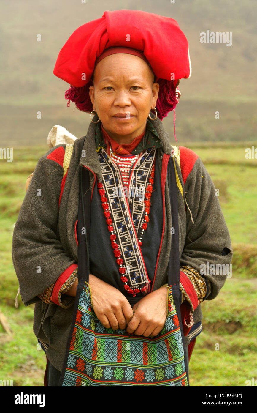 Red Dao woman in traditional dress, Ta Phin village, Sapa, Vietnam ...
