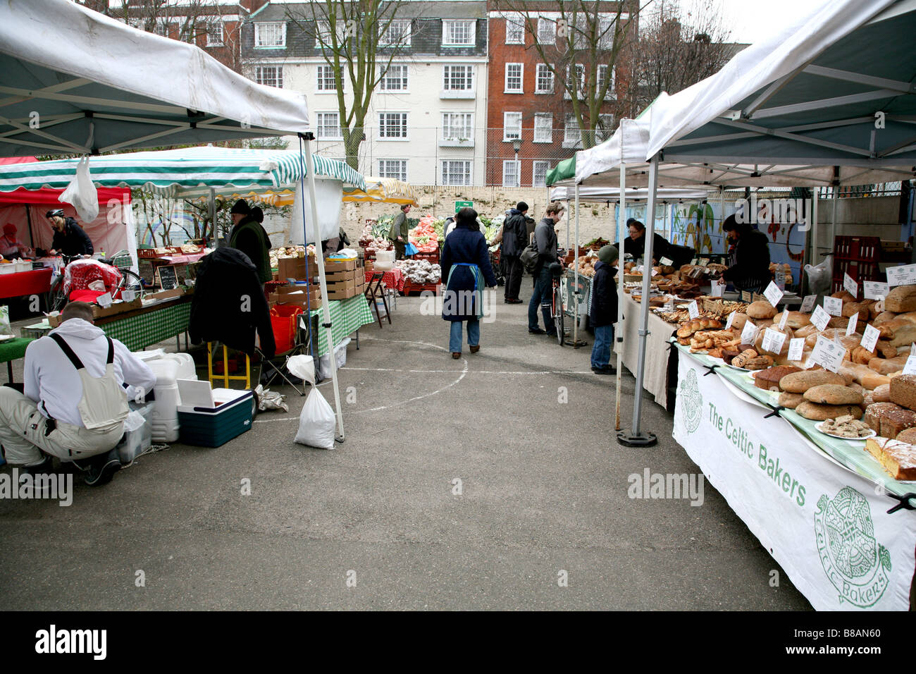 Shopping in islington hi-res stock photography and images - Alamy
