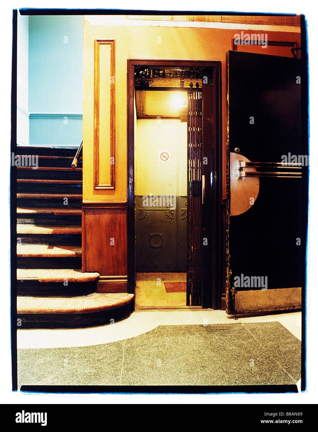 Retro hotel lobby hi-res stock photography and images - Alamy
