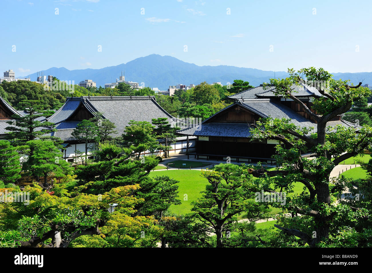 Honmaru Goten Palace Stock Photos & Honmaru Goten Palace Stock Images ...