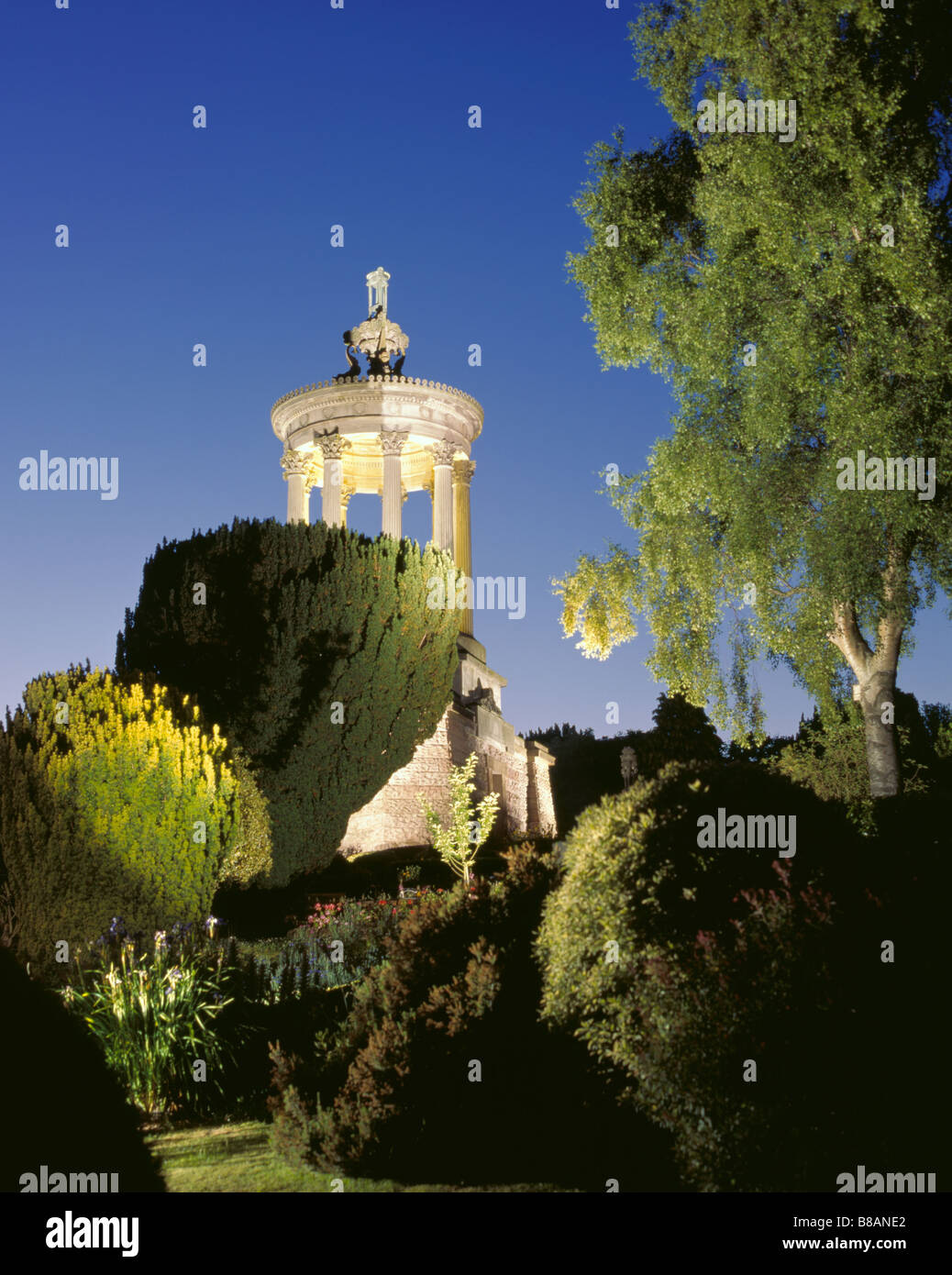 Burns Monument at night, Alloway village, Ayr, Ayrshire, Strathclyde ...