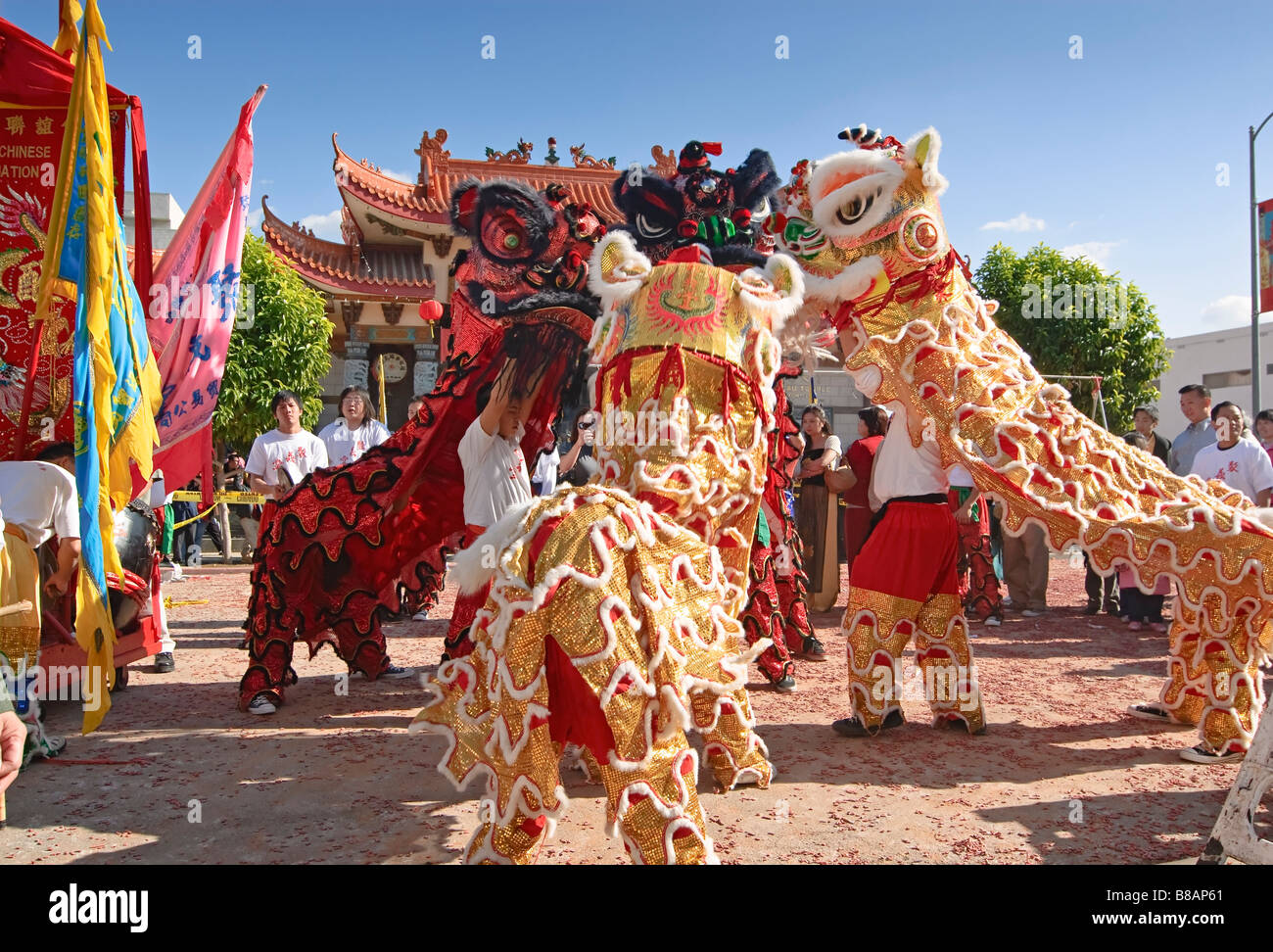 Lion dance demonstration hi-res stock photography and images - Alamy
