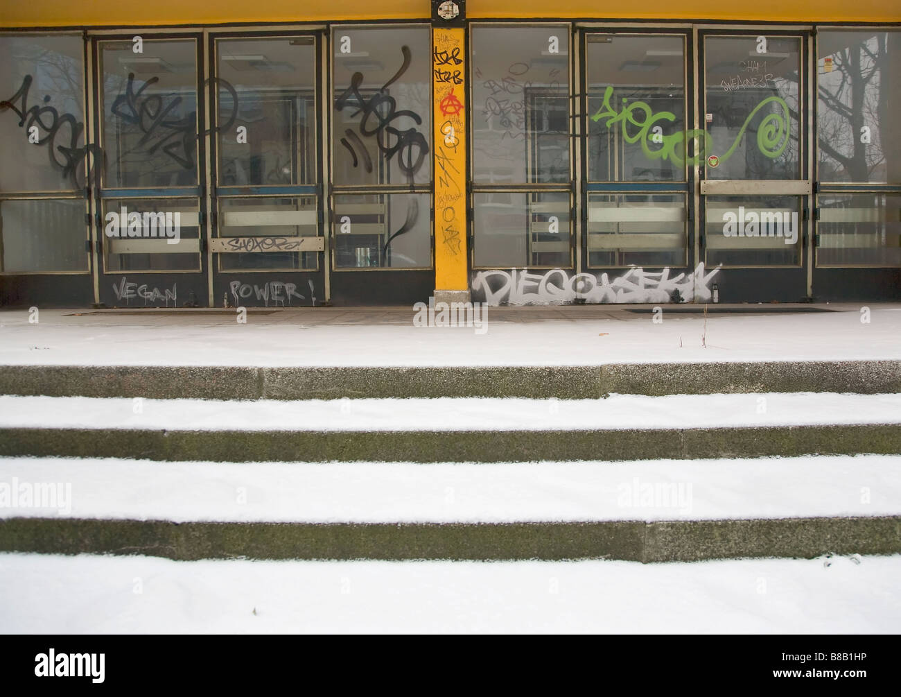 School doors hi-res stock photography and images - Alamy