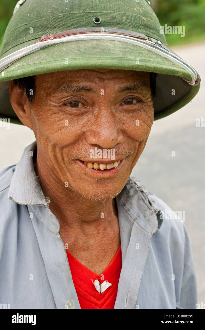 Vietnamese guy hi-res stock photography and images - Alamy