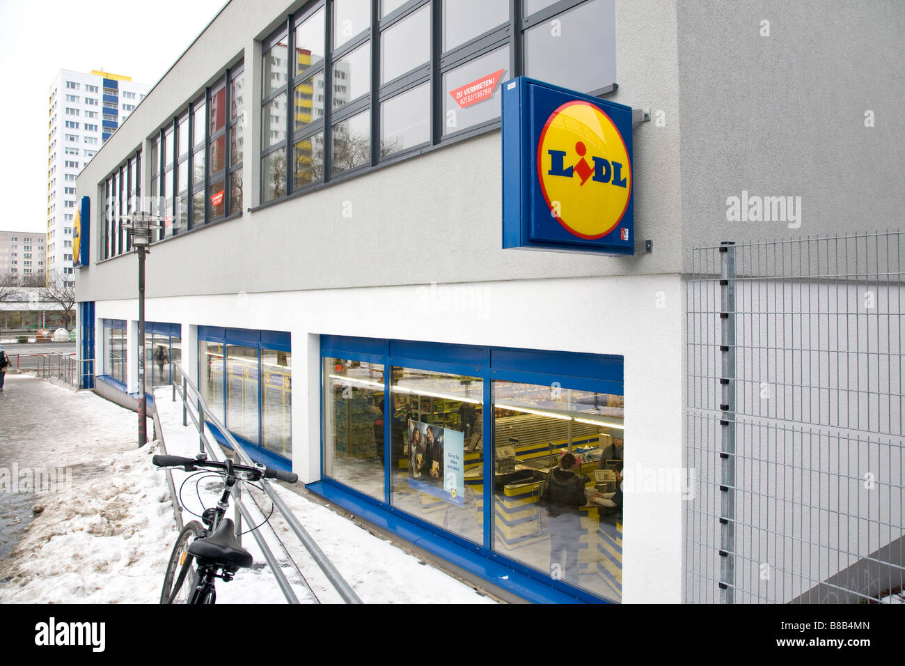 Lidl groceries hi-res stock photography and images - Alamy