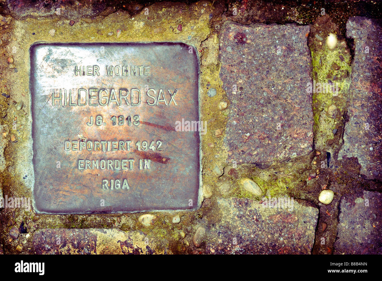 stolpersteine gunter demnig art stumbling stones memorial murdered jews ...