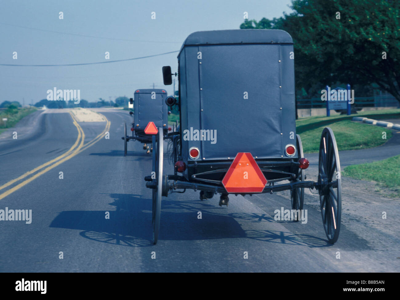 Amish wagon in Amish Lancaster Stock Photo - Alamy