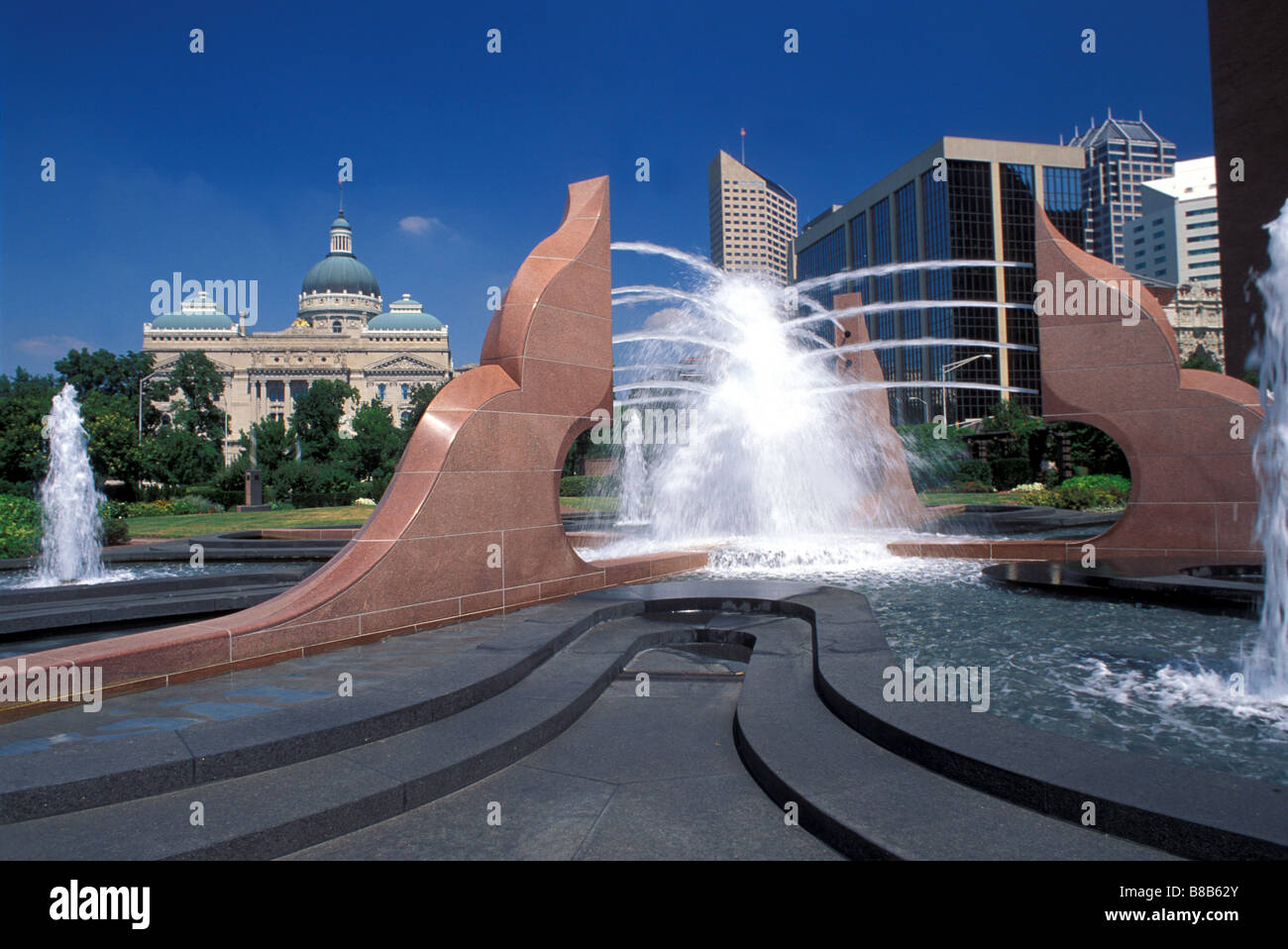 Indiana state capital building in hi-res stock photography and images ...