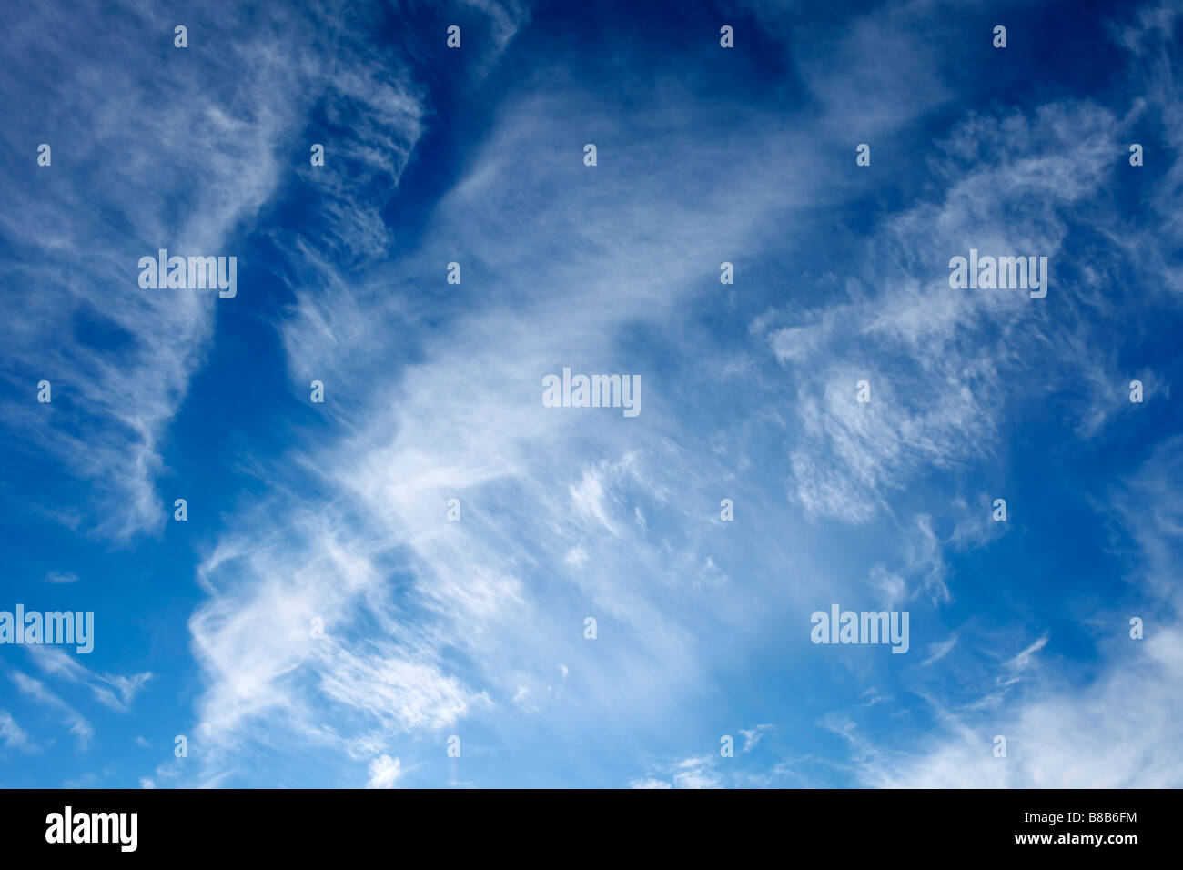 Wispy cloud pattern hi-res stock photography and images - Alamy