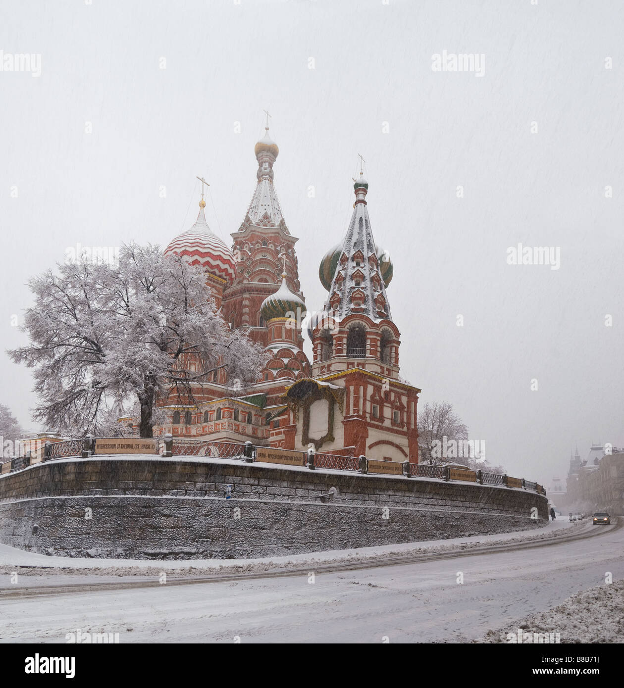 Snowfall red square hi-res stock photography and images - Alamy