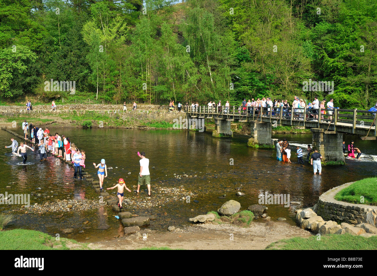 Daytrippers in the beautiful valley of the River Wharfe at Bolton Abbey ...