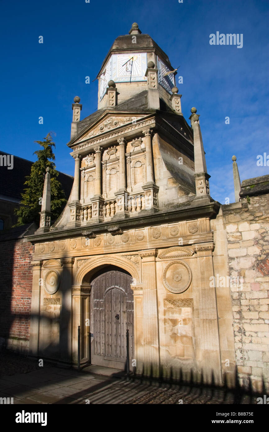 English gate house hi-res stock photography and images - Alamy