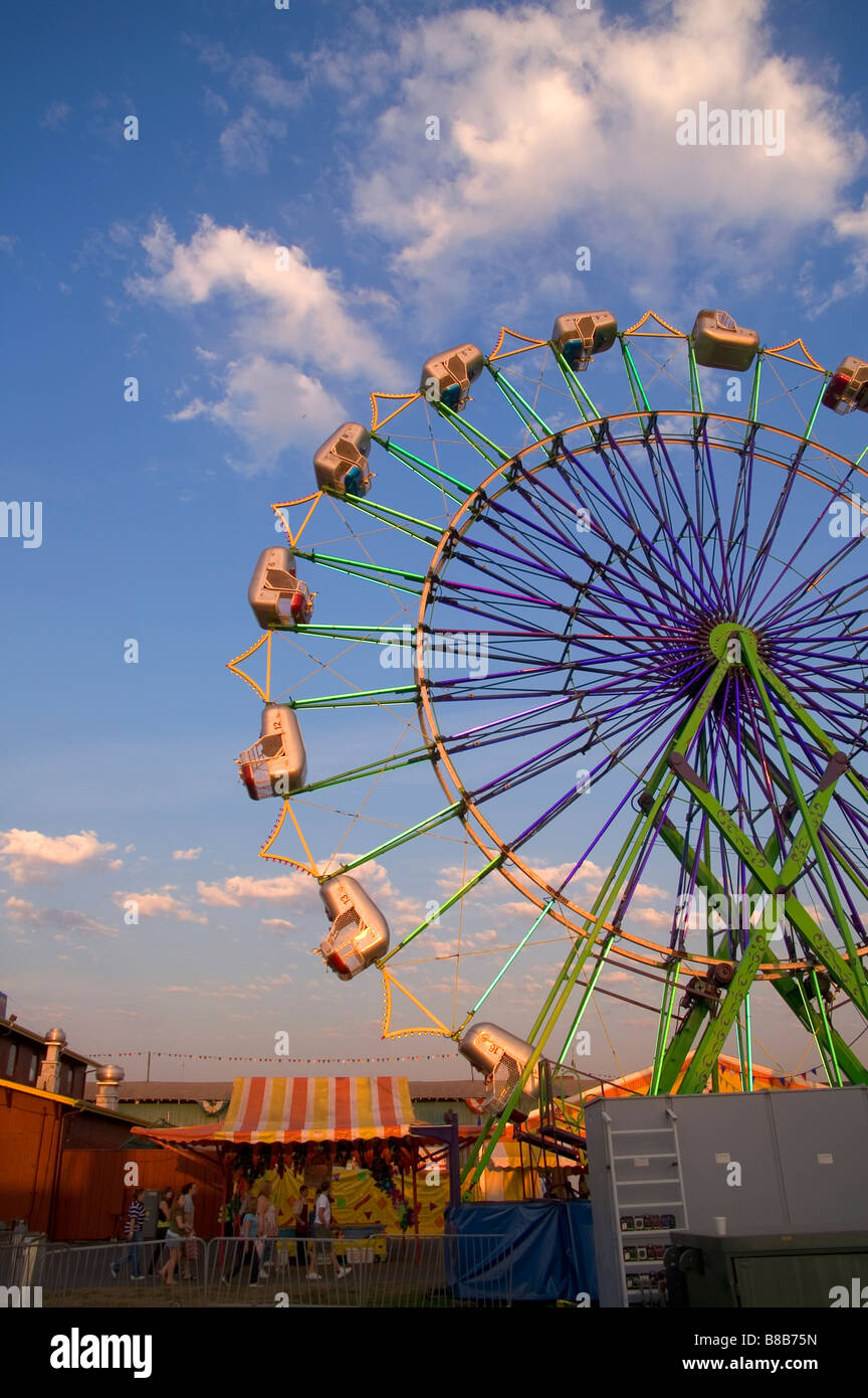County Fair thrill rides Ferris Wheel Stock Photo - Alamy