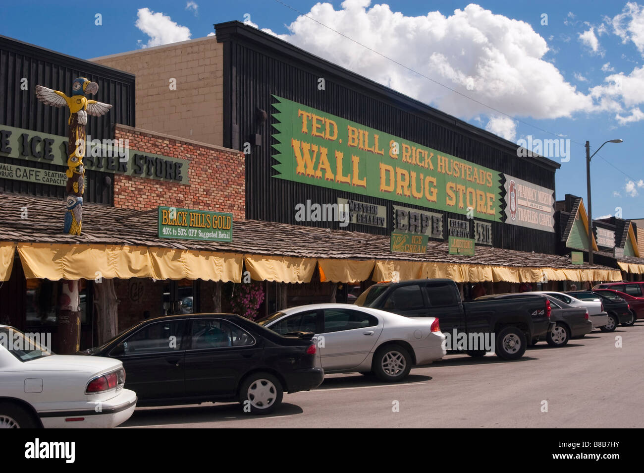 street scene in front of the Wall Drug Store in South Dakota Stock ...