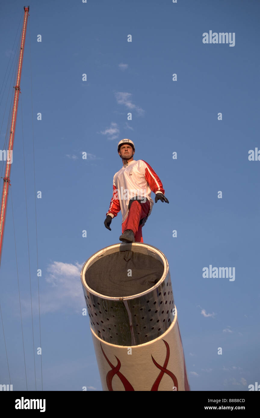 Human cannonball hi-res stock photography and images - Alamy