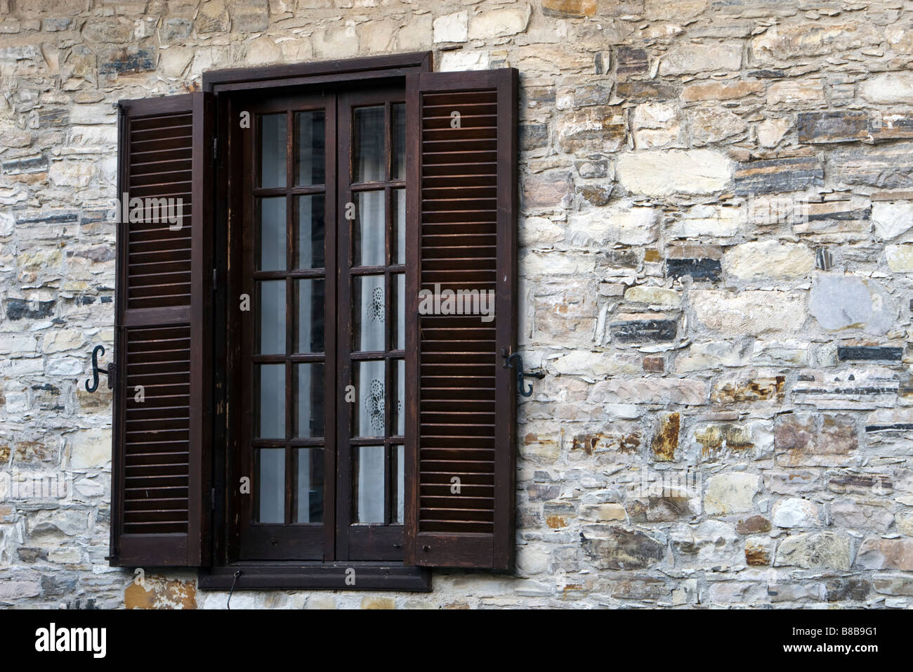 Louvre windows housing hi-res stock photography and images - Alamy