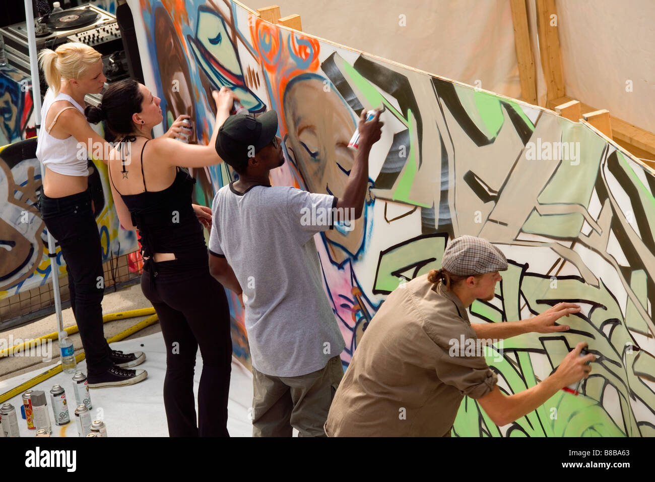 Male female artists standing hi-res stock photography and images - Alamy