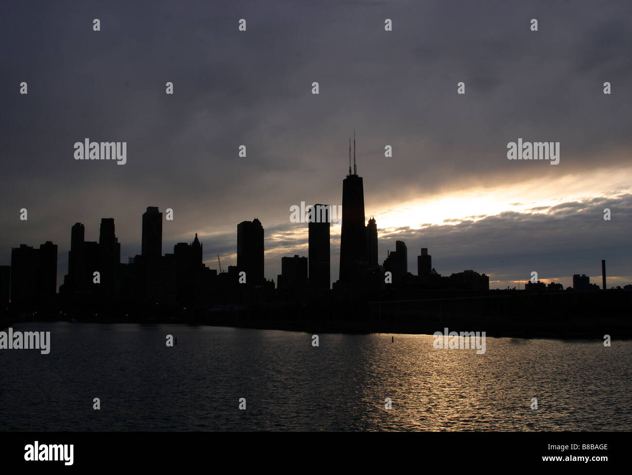 Chicago night time hi-res stock photography and images - Alamy