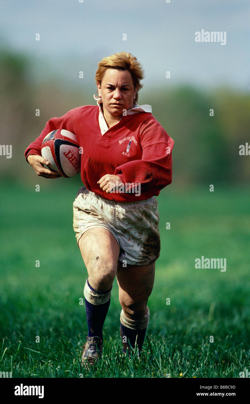Rugby women mud hi-res stock photography and images - Alamy