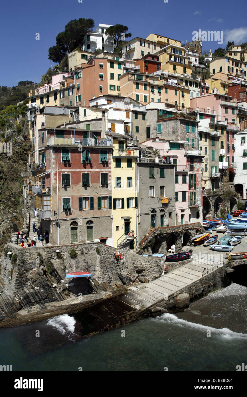 Mountain village cinque terre hi-res stock photography and images - Alamy