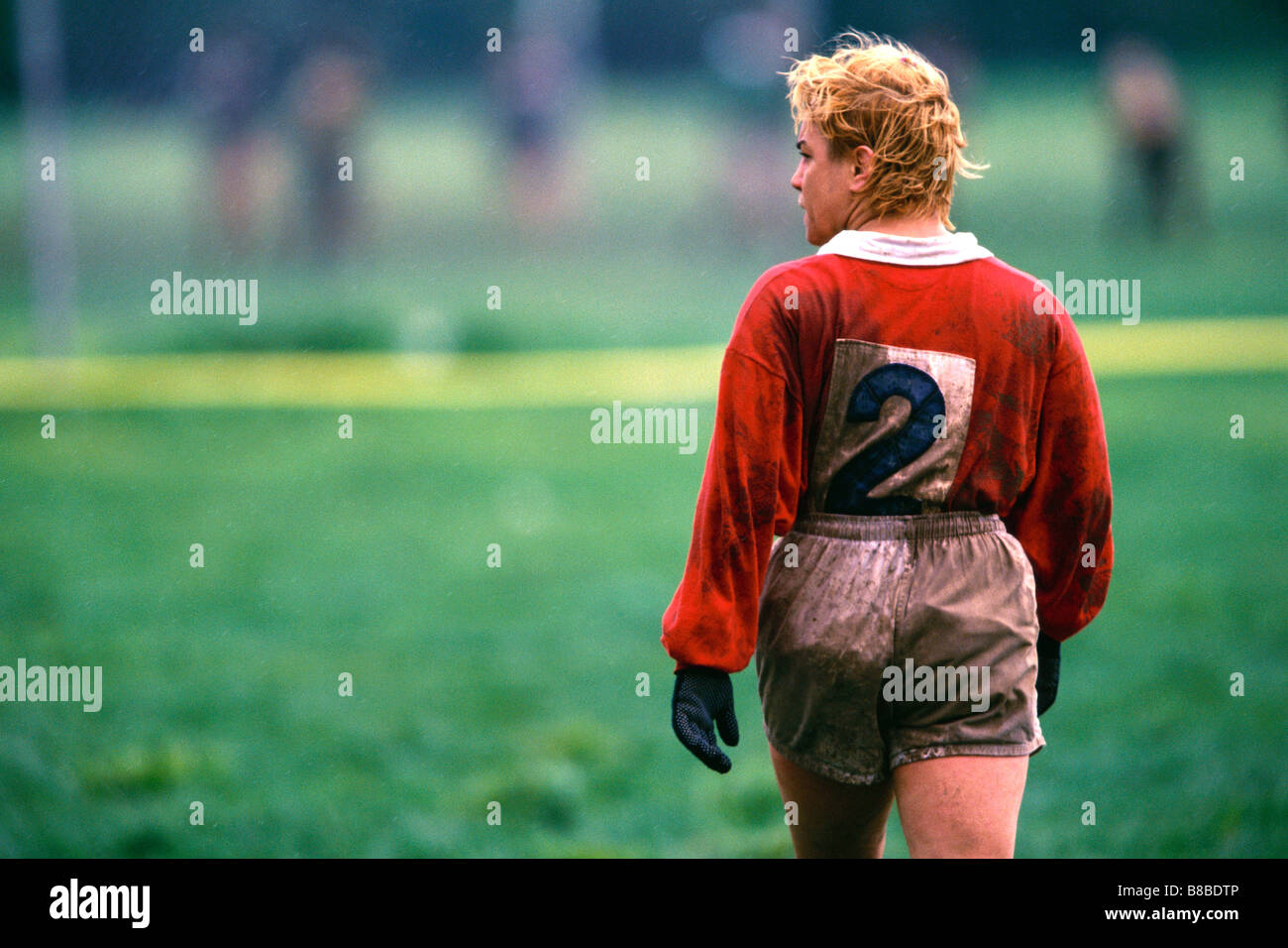 Rugby women mud hi-res stock photography and images - Alamy