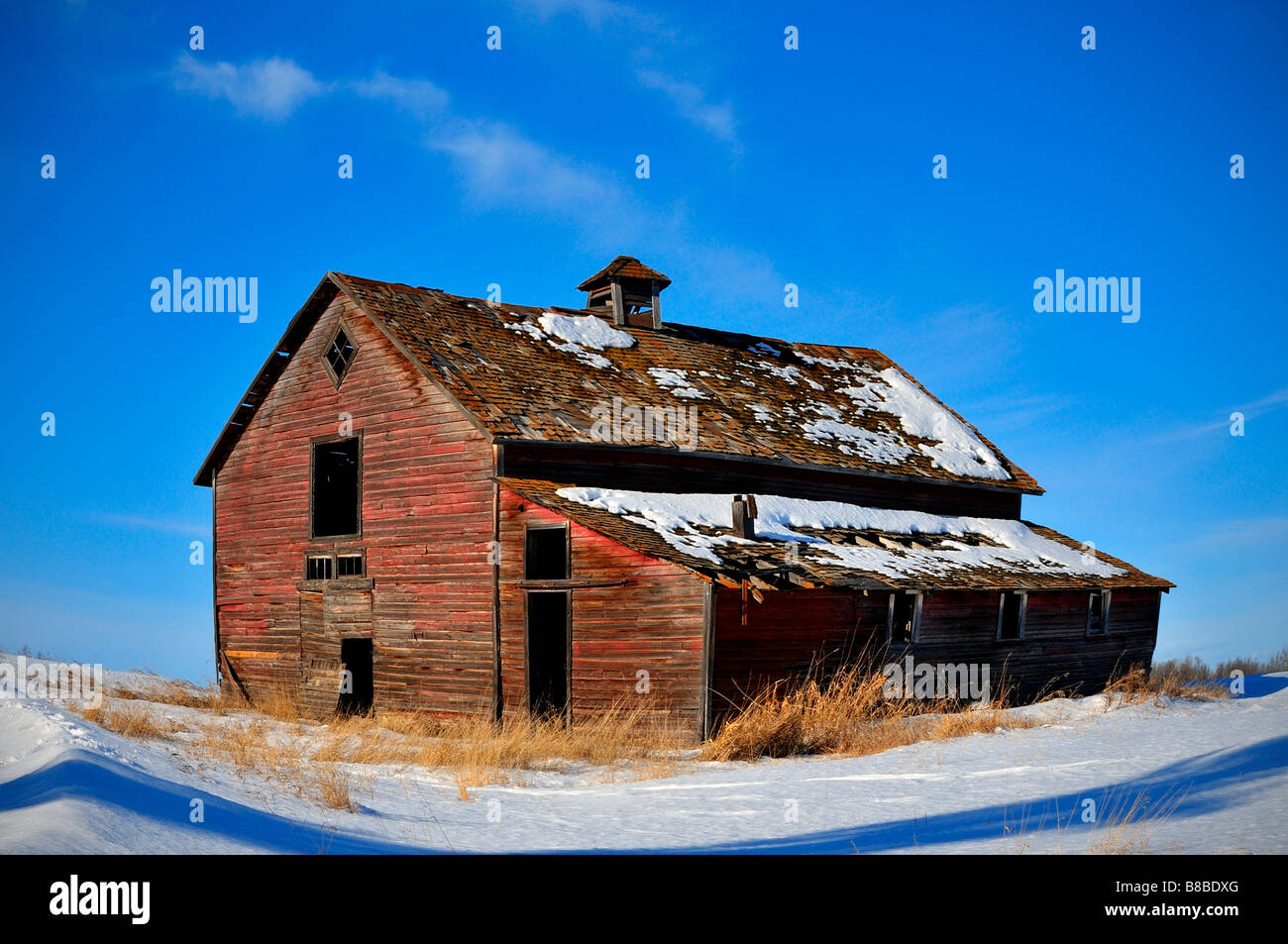 Red canadian barn hi-res stock photography and images - Alamy