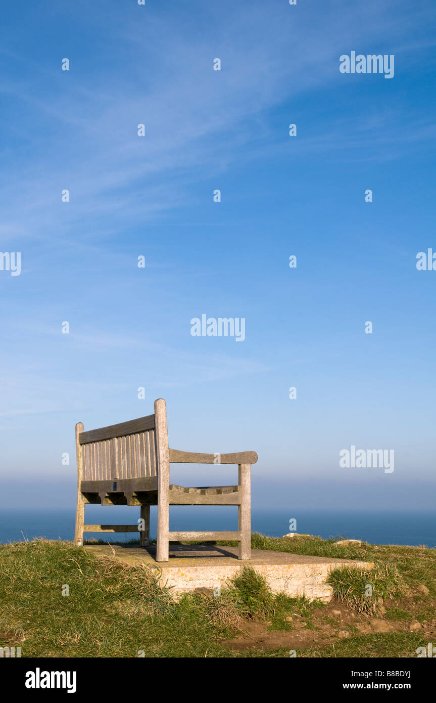 Wooden bench hi-res stock photography and images - Alamy