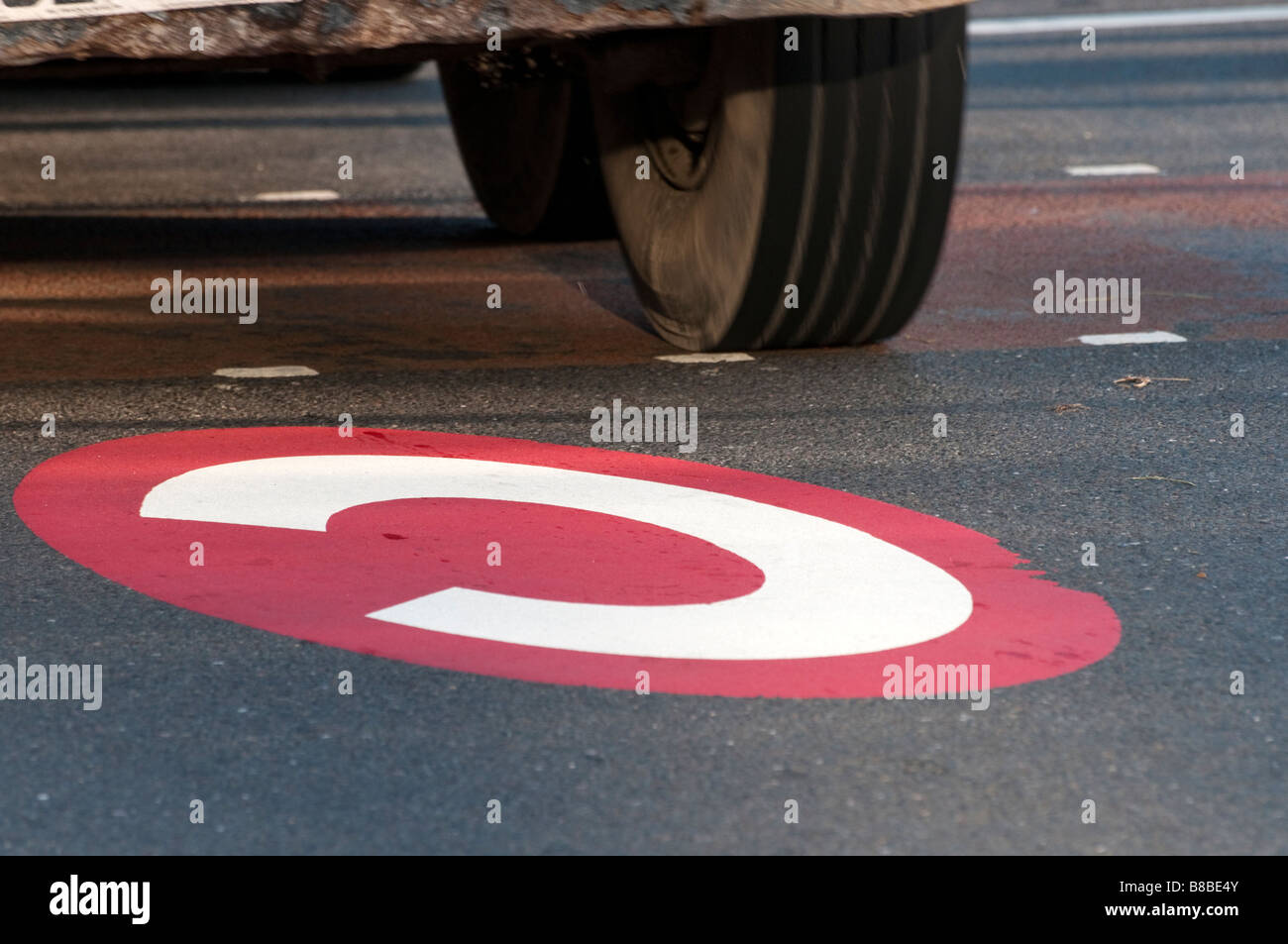 Congestion charge sign on road hi-res stock photography and images - Alamy