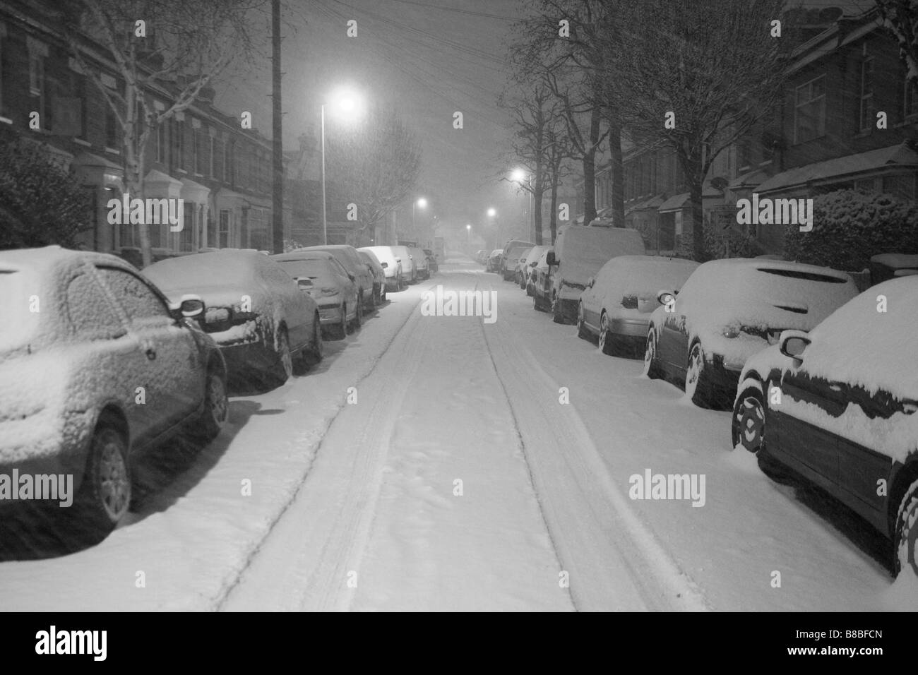 Victorian london snow Black and White Stock Photos & Images - Alamy