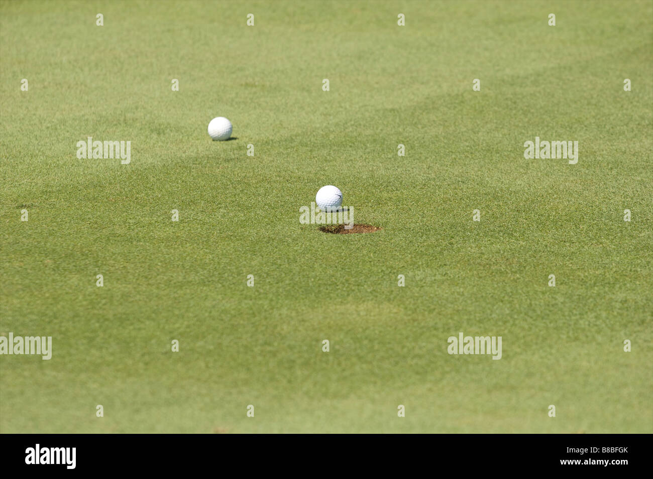 Golf ball rolling towards hole hi-res stock photography and images - Alamy