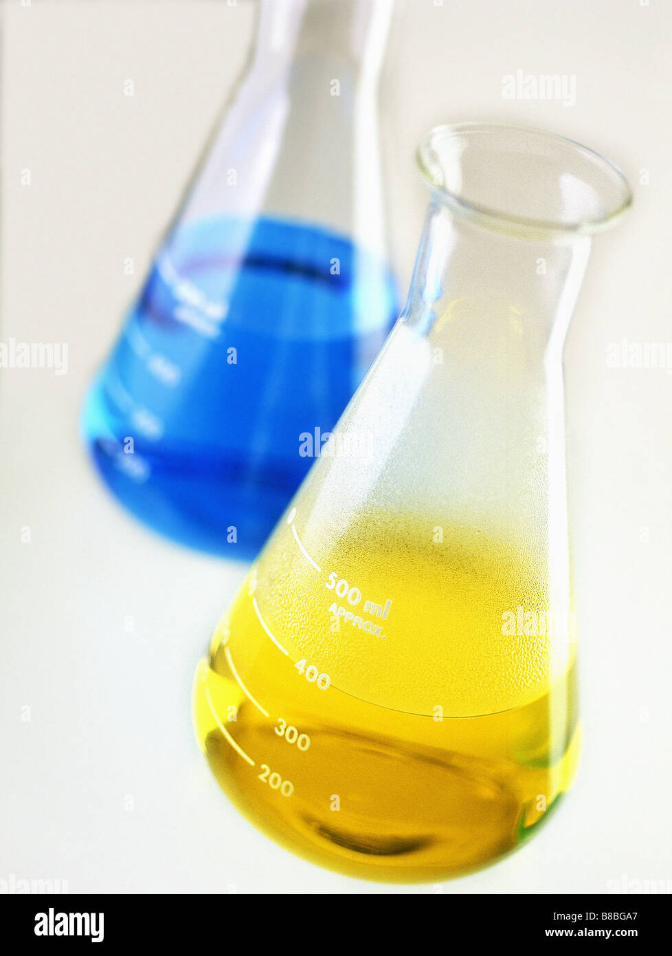 FV5453, Roman Konopka; Beakers Yellow Blue Liquid Stock Photo - Alamy