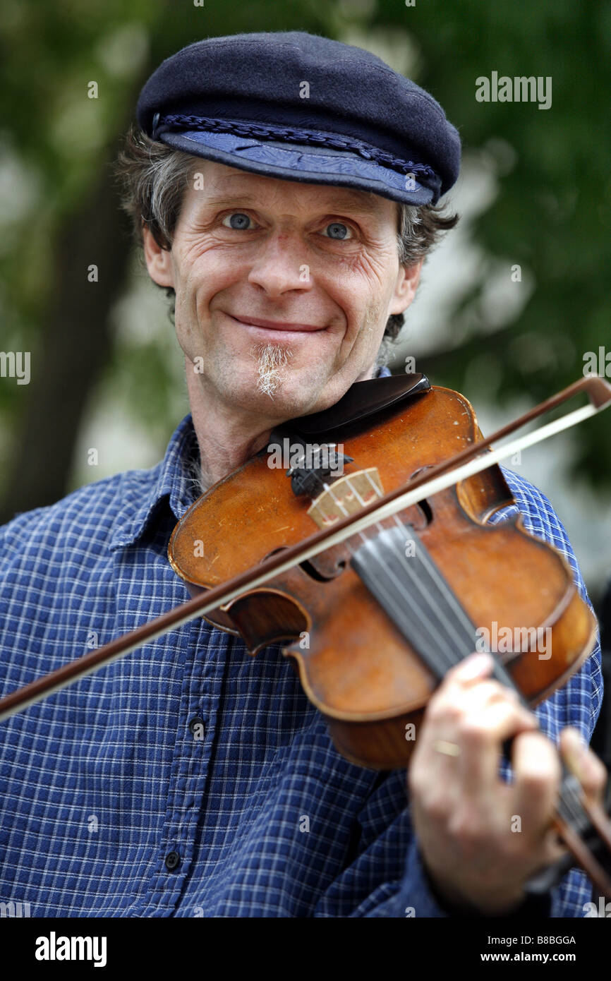 Old man busker hi-res stock photography and images - Alamy
